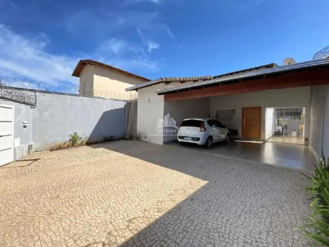 Casa / Sobrado para Venda em Uberlândia/MG Carajás 3 Quartos