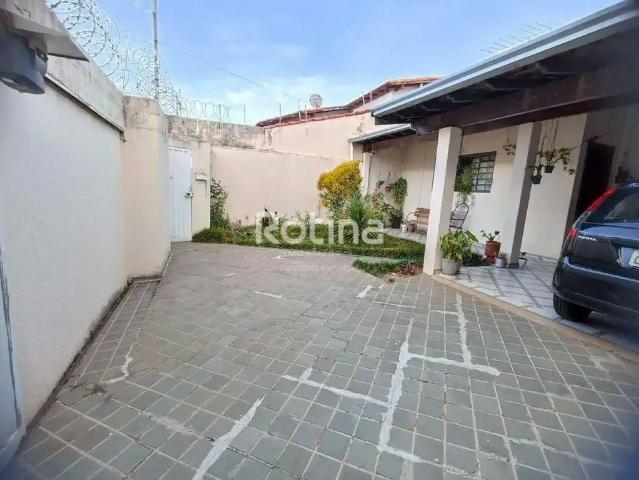 Casa / Sobrado para Venda em Uberlândia/MG Carajás 3 Quartos