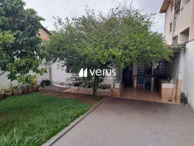 Casa / Sobrado para Venda em Uberlândia/MG Centro 4 Quartos