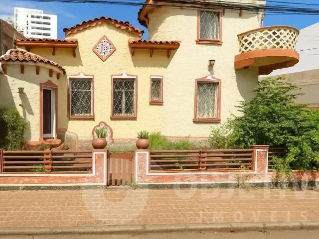 Casa / Sobrado para Venda em Uberlândia/MG Centro 4 Quartos