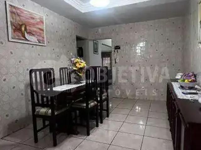 Casa / Sobrado para Venda em Uberlândia/MG Cidade Jardim 4 Quartos