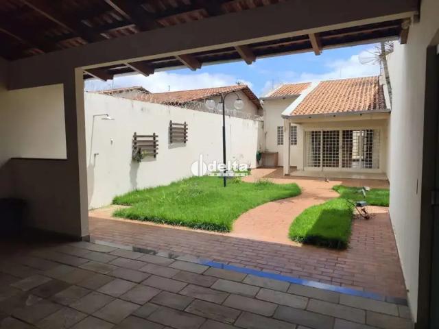 Casa / Sobrado para Venda em Uberlândia/MG Cidade Jardim 4 Quartos