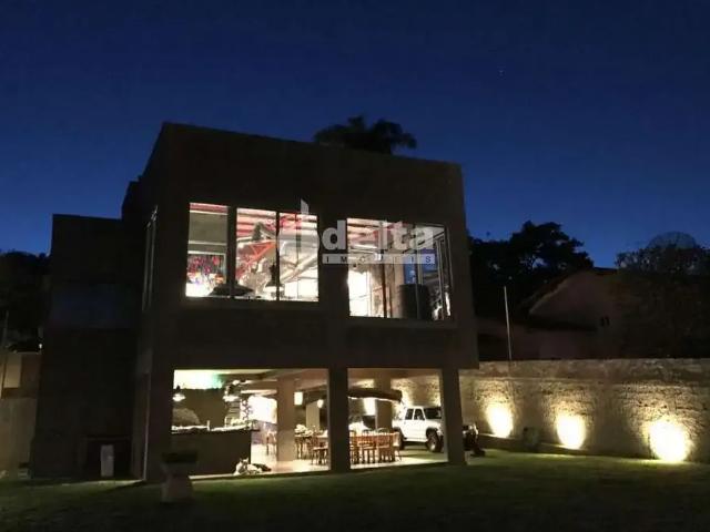 Casa / Sobrado para Venda em Uberlândia/MG Cidade Jardim 4 Quartos