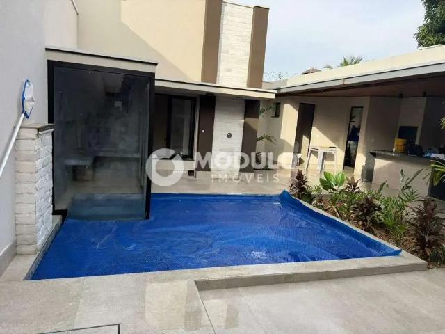 Casa / Sobrado para Venda em Uberlândia/MG Cidade Jardim 4 Quartos