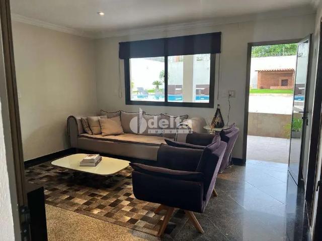 Casa / Sobrado para Venda em Uberlândia/MG Cidade Jardim 4 Quartos