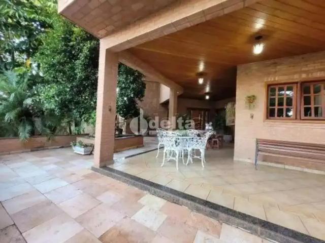 Casa / Sobrado para Venda em Uberlândia/MG Cidade Jardim 4 Quartos