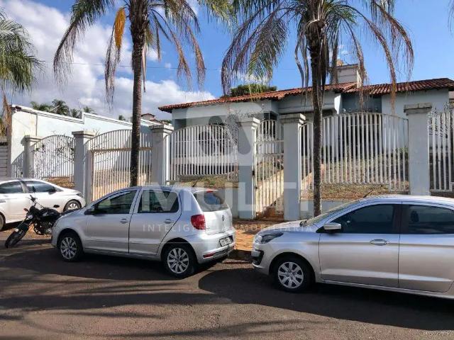 Casa / Sobrado para Venda em Uberlândia/MG Cidade Jardim 4 Quartos