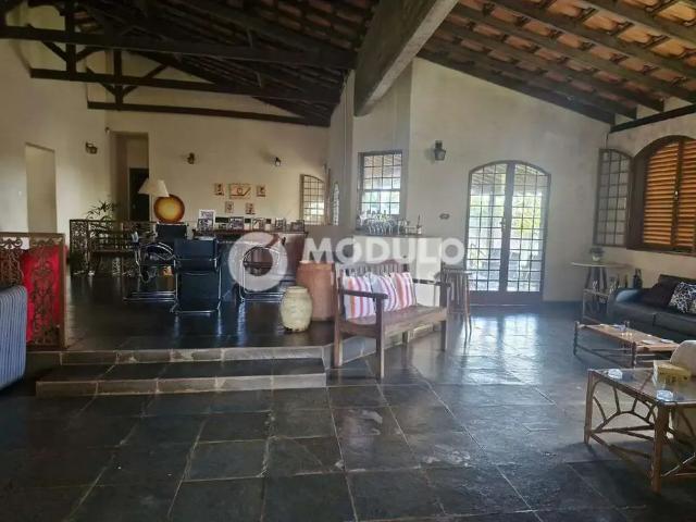 Casa / Sobrado para Venda em Uberlândia/MG Cidade Jardim 4 Quartos