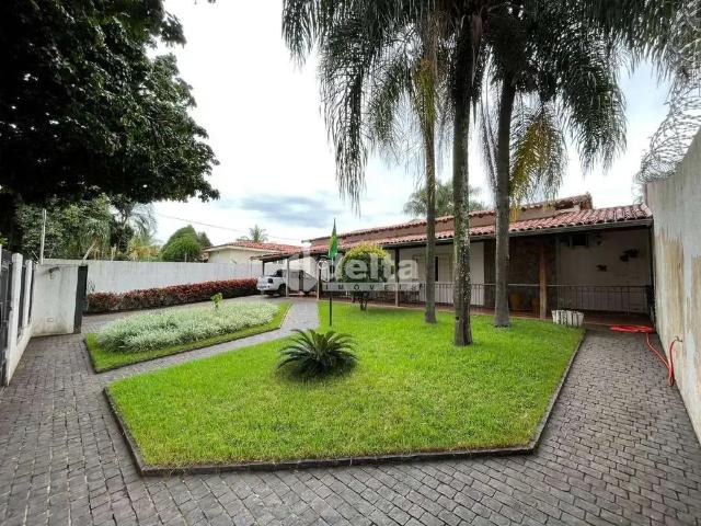 Casa / Sobrado para Venda em Uberlândia/MG Cidade Jardim 4 Quartos