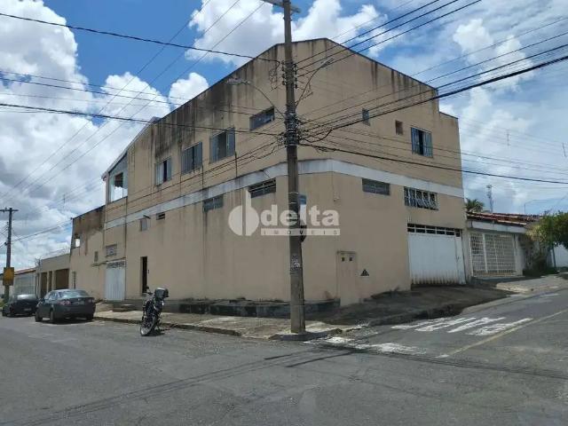 Casa / Sobrado para Venda em Uberlândia/MG Cidade Jardim 4 Quartos