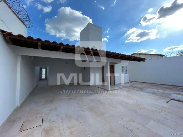 Casa / Sobrado para Venda em Uberlândia/MG Cidade Jardim 4 Quartos