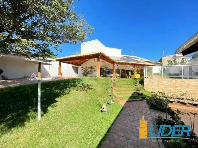 Casa / Sobrado para Venda em Uberlândia/MG Cidade Jardim 4 Quartos