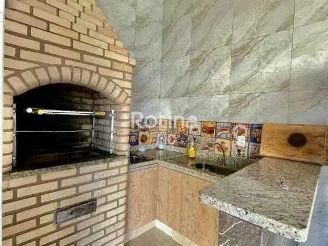 Casa / Sobrado para Venda em Uberlândia/MG Cidade Jardim 4 Quartos
