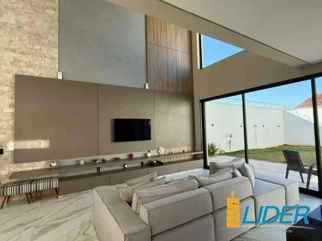 Casa / Sobrado para Venda em Uberlândia/MG Cidade Jardim 4 Quartos