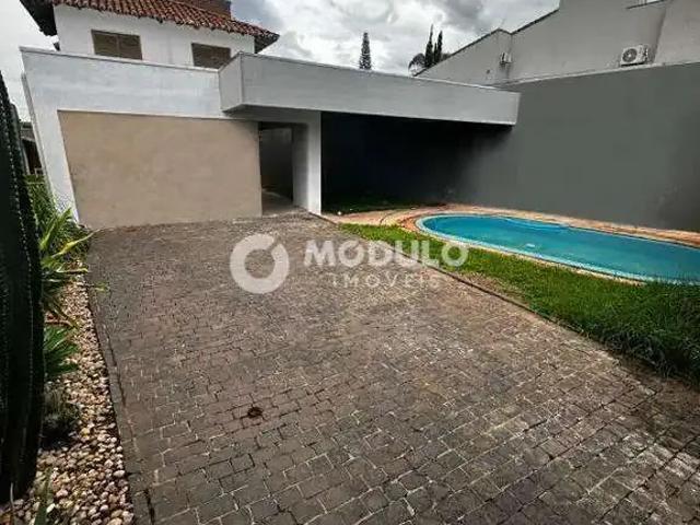 Casa / Sobrado para Venda em Uberlândia/MG Cidade Jardim 4 Quartos