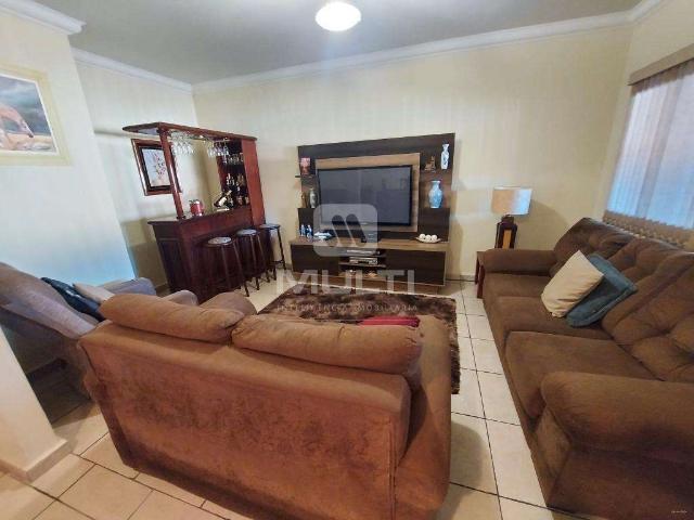 Casa / Sobrado para Venda em Uberlândia/MG Cidade Jardim 4 Quartos