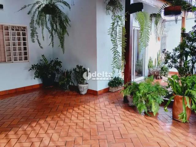 Casa / Sobrado para Venda em Uberlândia/MG Cidade Jardim 5 Quartos
