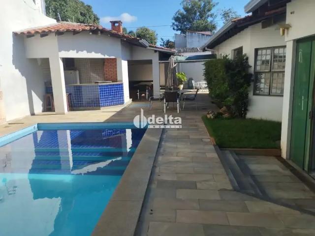 Casa / Sobrado para Venda em Uberlândia/MG Cidade Jardim 5 Quartos