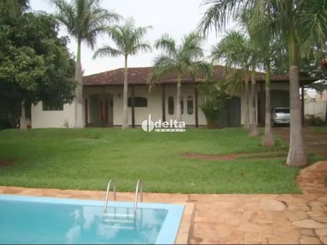 Casa / Sobrado para Venda em Uberlândia/MG Cidade Jardim 5 Quartos