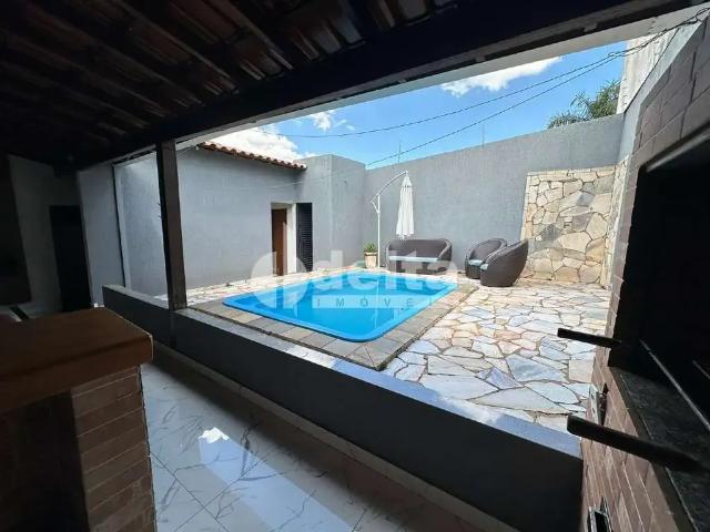 Casa / Sobrado para Venda em Uberlândia/MG Cidade Jardim 2 Quartos