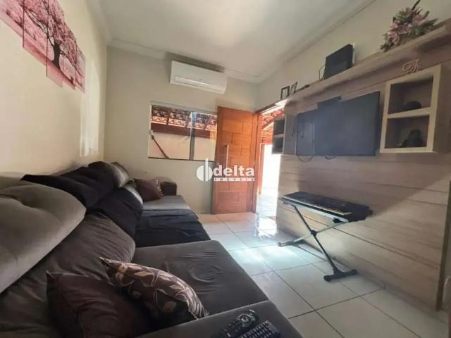Casa / Sobrado para Venda em Uberlândia/MG Cidade Jardim 2 Quartos