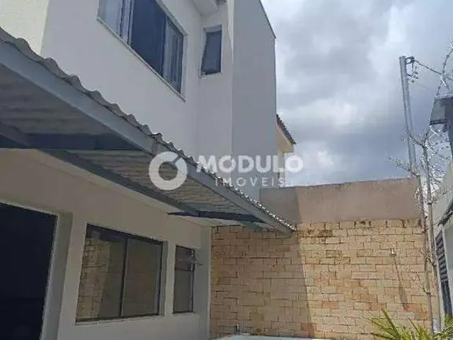 Casa / Sobrado para Venda em Uberlândia/MG Cidade Jardim 2 Quartos