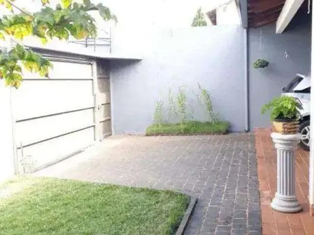 Casa / Sobrado para Venda em Uberlândia/MG Cidade Jardim 3 Quartos