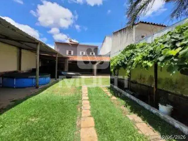 Casa / Sobrado para Venda em Uberlândia/MG Cidade Jardim 3 Quartos