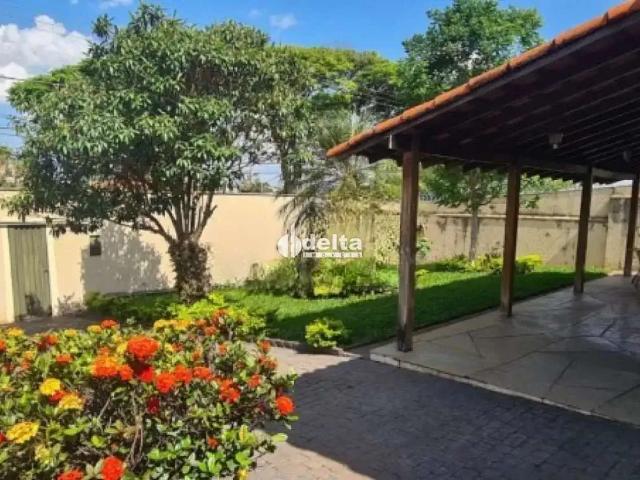 Casa / Sobrado para Venda em Uberlândia/MG Cidade Jardim 3 Quartos