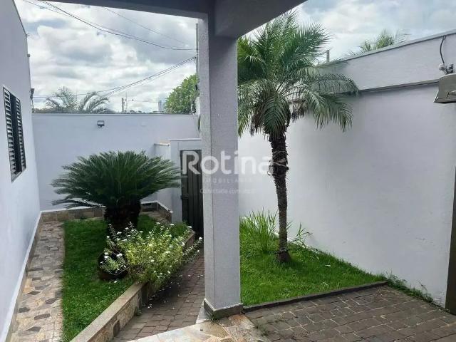 Casa / Sobrado para Venda em Uberlândia/MG Cidade Jardim 3 Quartos