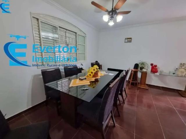 Casa / Sobrado para Venda em Uberlândia/MG Cidade Jardim 3 Quartos