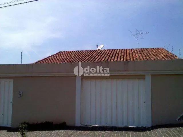 Casa / Sobrado para Venda em Uberlândia/MG Cidade Jardim 3 Quartos