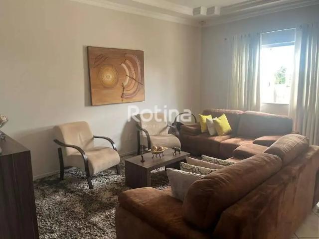 Casa / Sobrado para Venda em Uberlândia/MG Cidade Jardim 3 Quartos