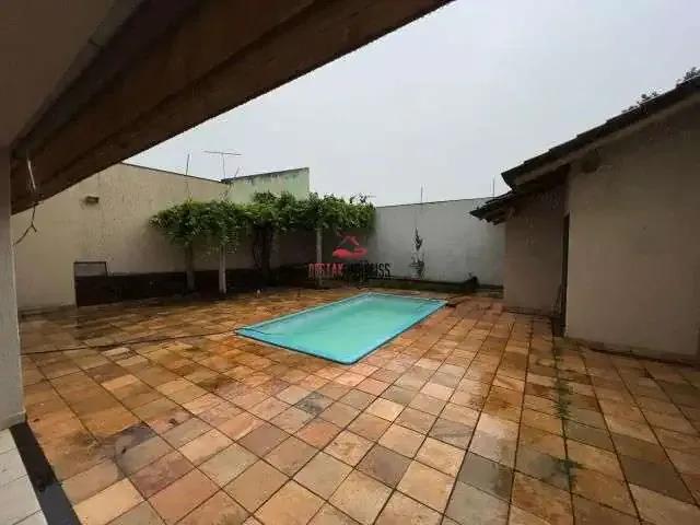 Casa / Sobrado para Venda em Uberlândia/MG Cidade Jardim 3 Quartos