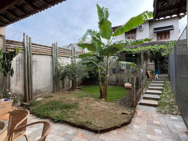 Casa / Sobrado para Venda em Uberlândia/MG Cidade Jardim 3 Quartos