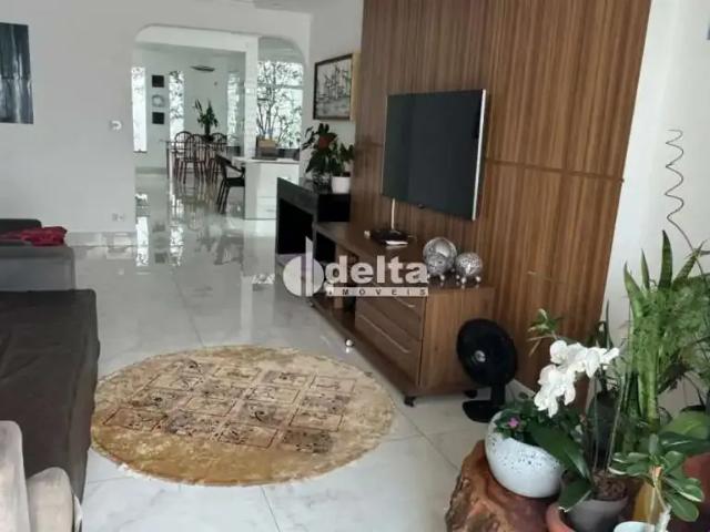 Casa / Sobrado para Venda em Uberlândia/MG Cidade Jardim 3 Quartos