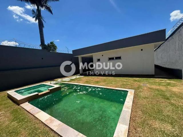 Casa / Sobrado para Venda em Uberlândia/MG Cidade Jardim 3 Quartos