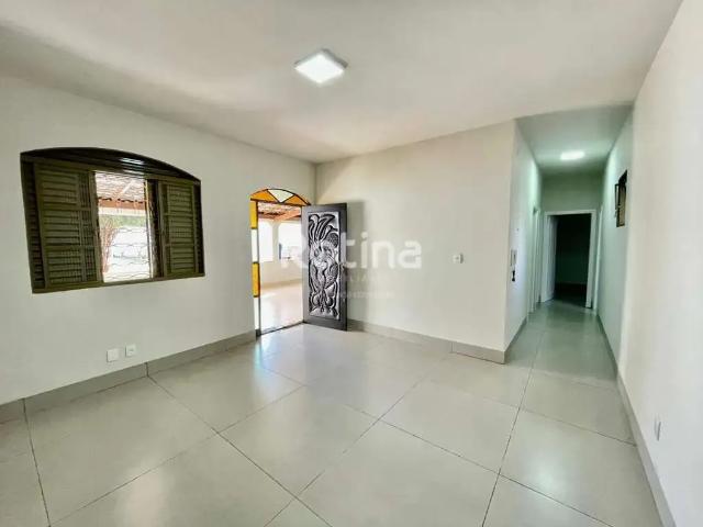 Casa / Sobrado para Venda em Uberlândia/MG Cidade Jardim 3 Quartos