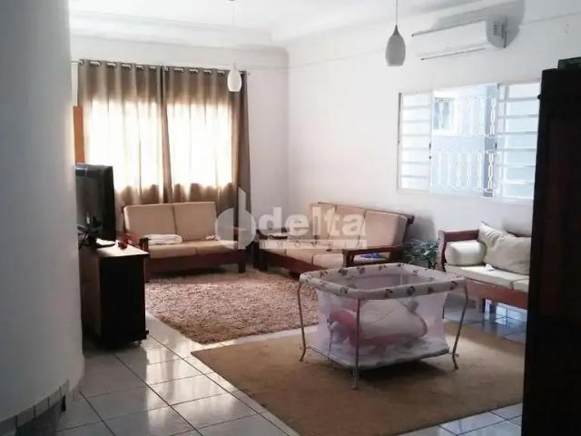 Casa / Sobrado para Venda em Uberlândia/MG Cidade Jardim 3 Quartos