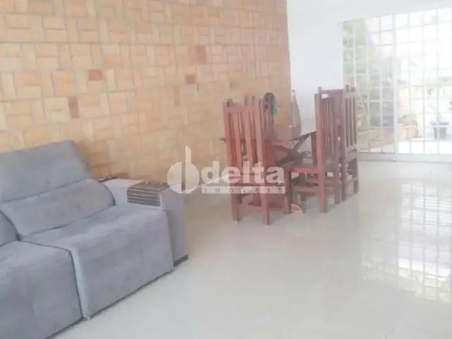 Casa / Sobrado para Venda em Uberlândia/MG Cidade Jardim 3 Quartos