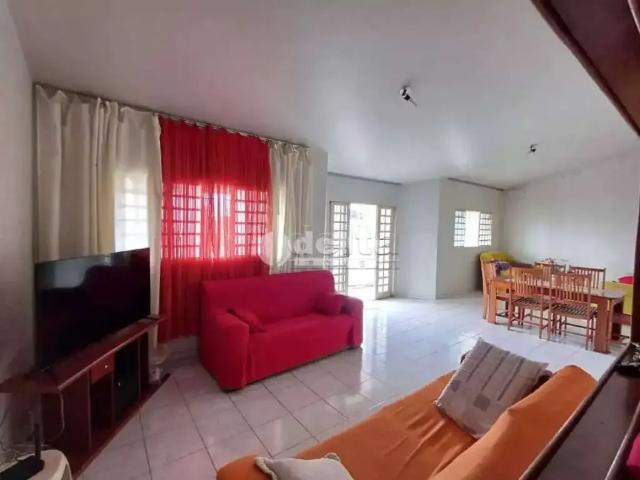 Casa / Sobrado para Venda em Uberlândia/MG Cidade Jardim 3 Quartos