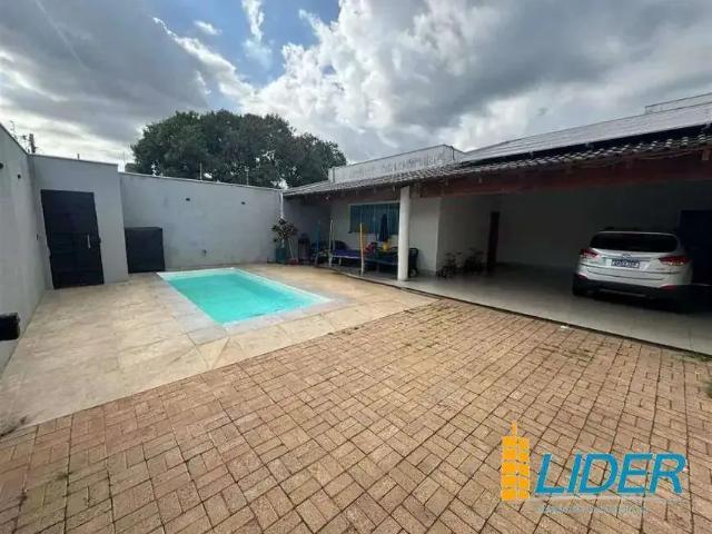 Casa / Sobrado para Venda em Uberlândia/MG Cidade Jardim 3 Quartos