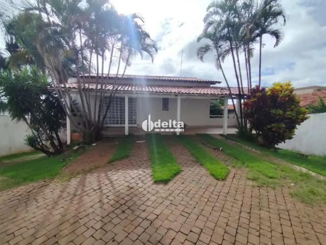 Casa / Sobrado para Venda em Uberlândia/MG Cidade Jardim 3 Quartos