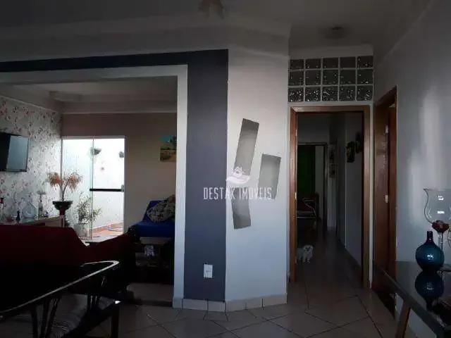 Casa / Sobrado para Venda em Uberlândia/MG Cidade Jardim 3 Quartos