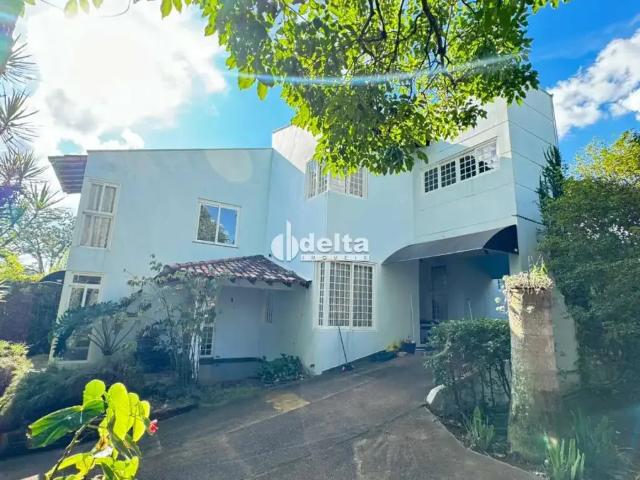 Casa / Sobrado para Venda em Uberlândia/MG Cidade Jardim 3 Quartos