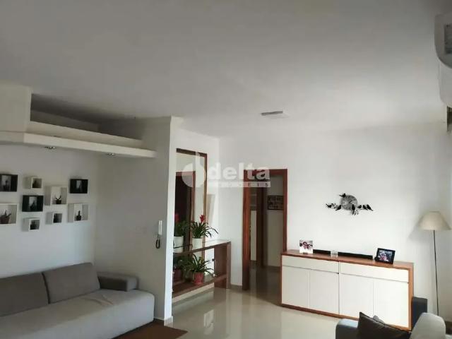 Casa / Sobrado para Venda em Uberlândia/MG Cidade Jardim 3 Quartos