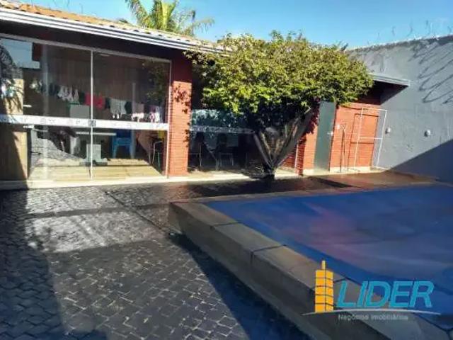 Casa / Sobrado para Venda em Uberlândia/MG Custódio Pereira 3 Quartos
