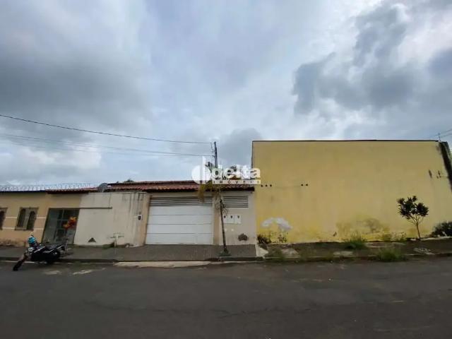 Casa / Sobrado para Venda em Uberlândia/MG Custódio Pereira 3 Quartos