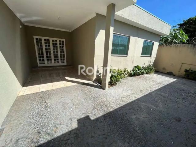 Casa / Sobrado para Venda em Uberlândia/MG Custódio Pereira 3 Quartos