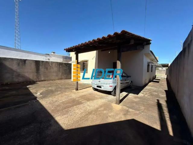 Casa / Sobrado para Venda em Uberlândia/MG Custódio Pereira 3 Quartos
